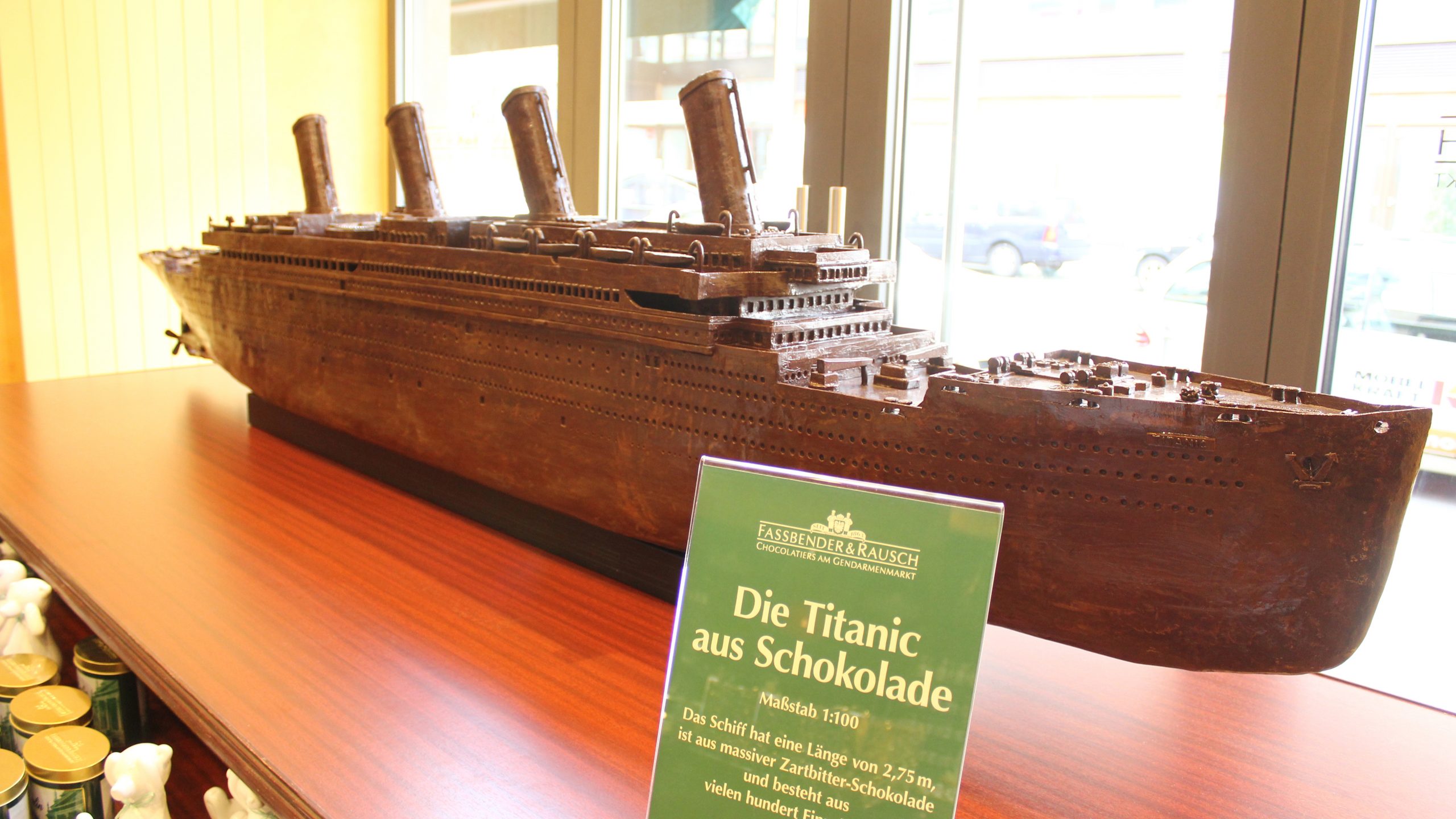 Maailman suurin suklainen Titanic-laiva on telakoitunut Aurinkorannikon ...